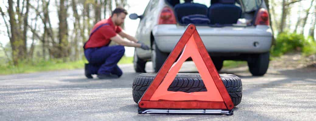 Roadside Safety During a Road Emergency | Farm Bureau Financial Services