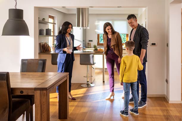 9 Key Questions to Ask at a Home Viewing | Farm Bureau Financial Services
